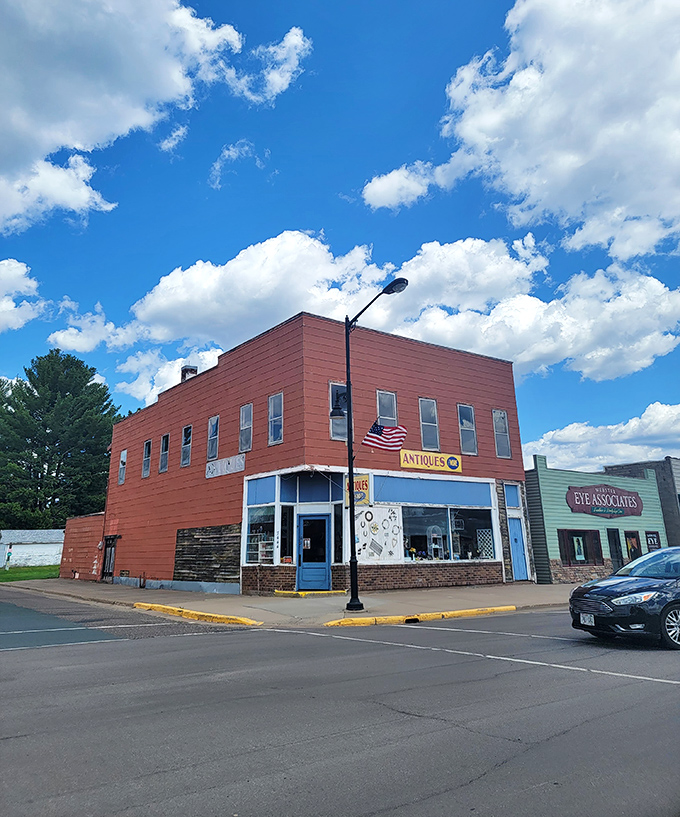 A small-town street in Webster offers charming shops and friendly faces, where browsing antiques feels like stepping back in time.