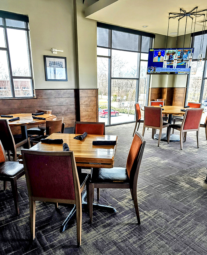 Corner tables bathed in natural light offer the perfect vantage point for both people-watching and burger-admiring&mdash;a win-win situation.