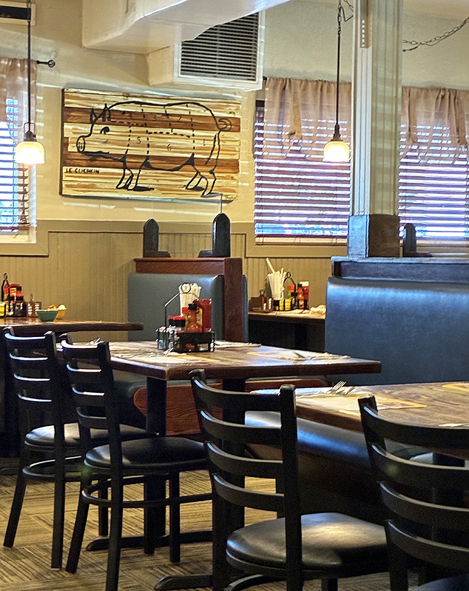 Wooden pig art watches over diners like a porcine guardian angel. At Fred's, even the d&eacute;cor reminds you of the importance of good barbecue.