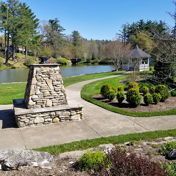 Tranquility with a side of perfect landscaping. Broyhill Park's stone features and manicured grounds offer a peaceful retreat from everyday worries.