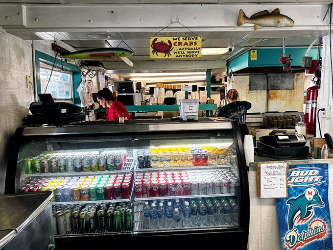 Cold drinks and fresh seafood on display&mdash;a Florida version of heaven that makes you wonder why you ever eat anywhere with a corporate logo.