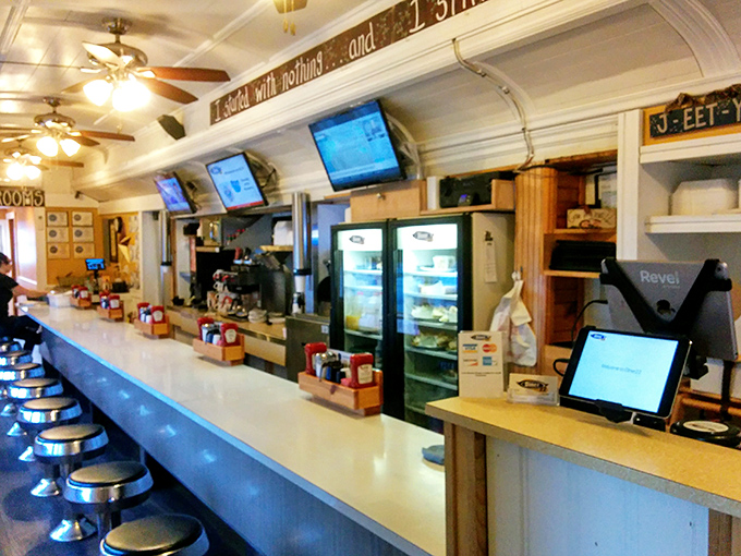 Counter seating&mdash;where solo diners become part of the diner family. Watch the choreographed kitchen dance while your coffee cup never empties.