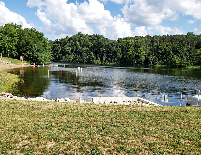 Cutler Lake stretches out like a mirror, reflecting skies so blue they'd make Sinatra jealous. Ohio's answer to Lake Como.