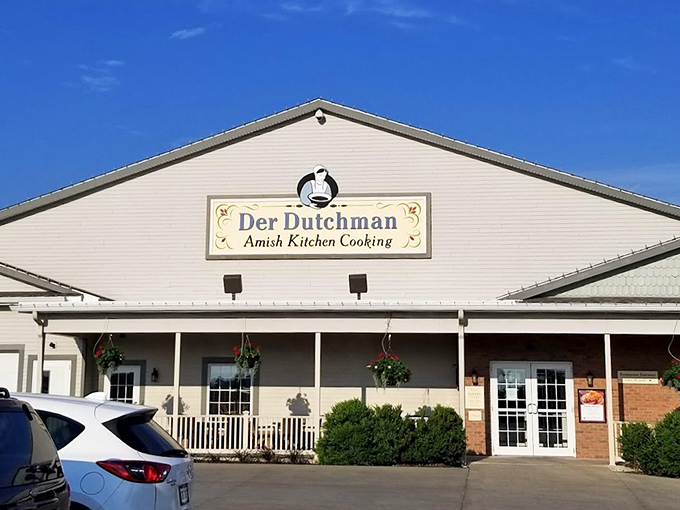 Der Dutchman's unassuming exterior belies the belt-loosening feast that awaits inside these hallowed culinary walls.