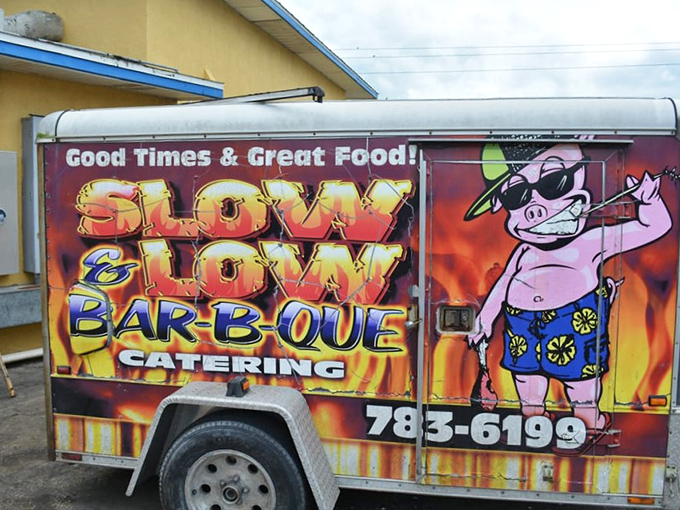 Their catering trailer brings the smoke show to you. That cartoon pig in sunglasses and board shorts is living his best Florida life.