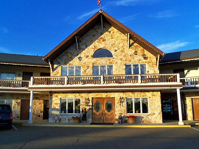 The Guggisberg Swiss Inn combines old-world charm with Midwestern hospitality. Like staying at your fancy European cousin's place—if they made amazing cheese.