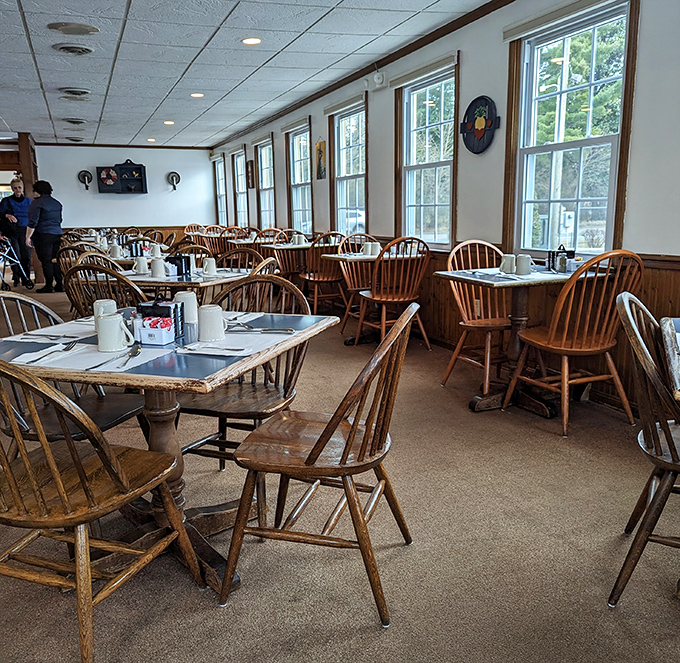 Inside, warm lighting and honest d&eacute;cor create the atmosphere where good food feels even better.