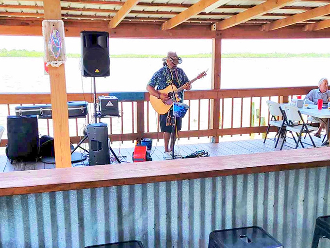 Live music on the waterfront deck—because the only thing that makes fresh seafood better is eating it with a soundtrack of gentle acoustic tunes.