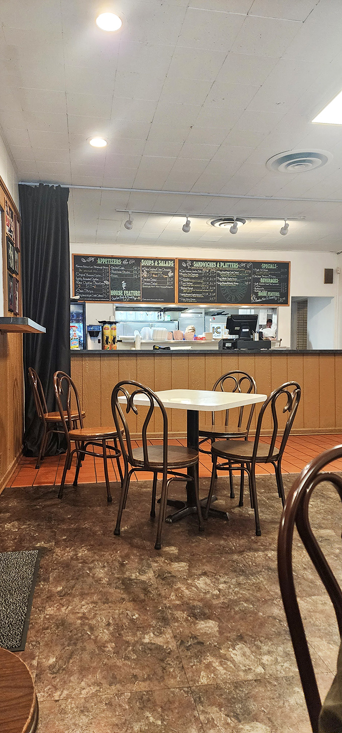 No-nonsense ordering area where the focus is on getting that seafood from kitchen to mouth with minimal fuss and maximum flavor.