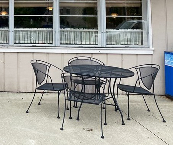Al fresco dining, small-town style&mdash;where your breakfast companions might include passing neighbors and the occasional friendly debate.