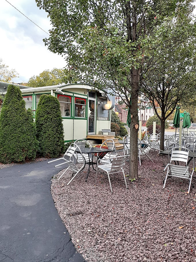 Even paradise needs outdoor seating. The diner's al fresco option offers fresh air with your fresh coffee, under the watchful gaze of well-trimmed shrubs.