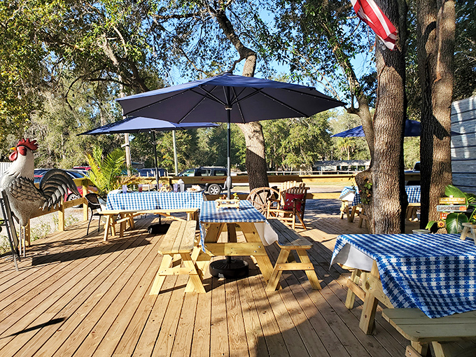 Outdoor seating for those who like their comfort food with a side of Florida sunshine and fresh air.
