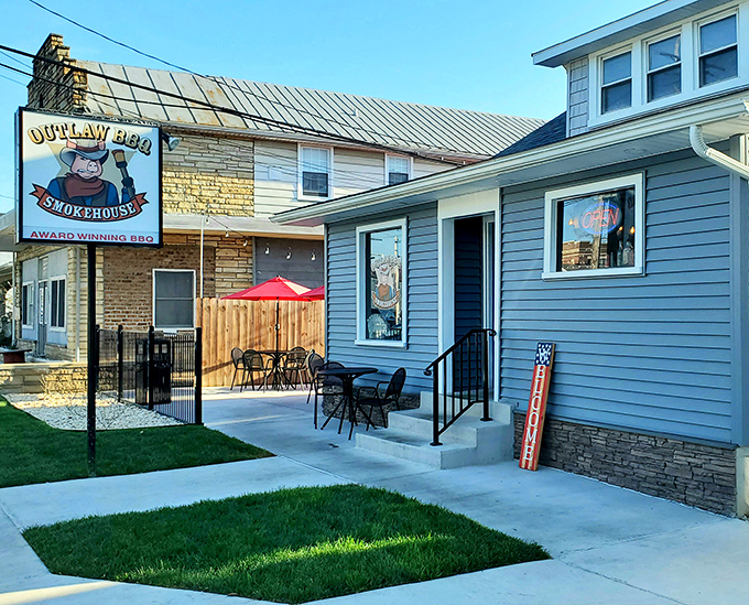 Outlaw BBQ Smokehouse proves good things come in modest packages. That aroma of slow-smoked goodness can lure you from blocks away.