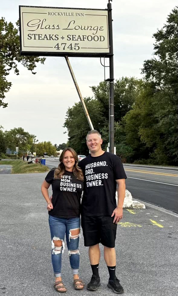 The sign proudly announces "Rockville Inn Glass Lounge" to passing traffic. A beacon for hungry travelers and locals alike seeking honest-to-goodness comfort food.