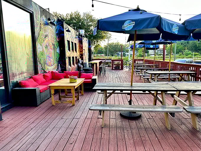 The outdoor deck&mdash;where Florida sunshine, gentle breezes, and the aroma of smoked meats create the perfect dining trifecta.