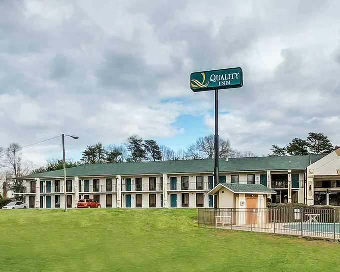 The Quality Inn offers that quintessential roadside comfort that says, "Your adventure can pause here for a good night's sleep."