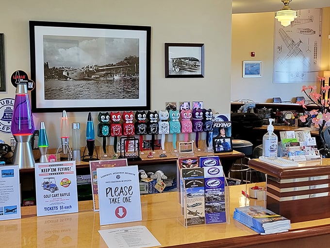 Aviation history meets breakfast bliss with vintage photos and quirky souvenirs. The lava lamps add a groovy touch to your pre-flight meal.