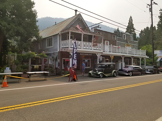 Vintage cars parked outside this historic eatery aren't props – they're just how some locals roll in a town where "retro" isn't a style, it's a lifestyle.