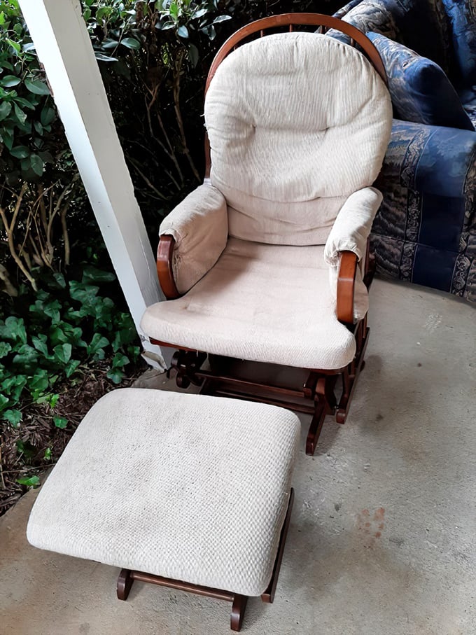 This cream-colored glider with matching ottoman is practically begging for someone to rock a baby or settle in with a good book and hot tea.