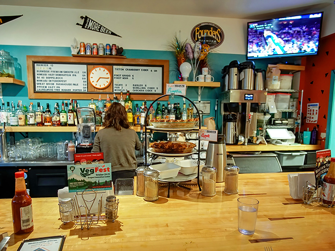 Behind every great restaurant is a well-stocked bar and staff who know their craft beers from their craft cocktails. Portland wouldn't have it any other way.