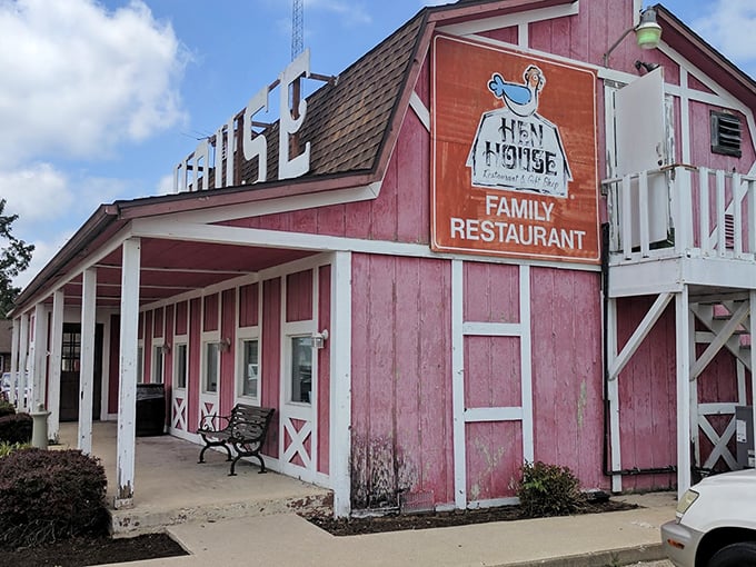 The Hen House restaurant's barn-inspired architecture promises comfort food that grandma would approve of. That pink exterior is impossible to miss – or resist.