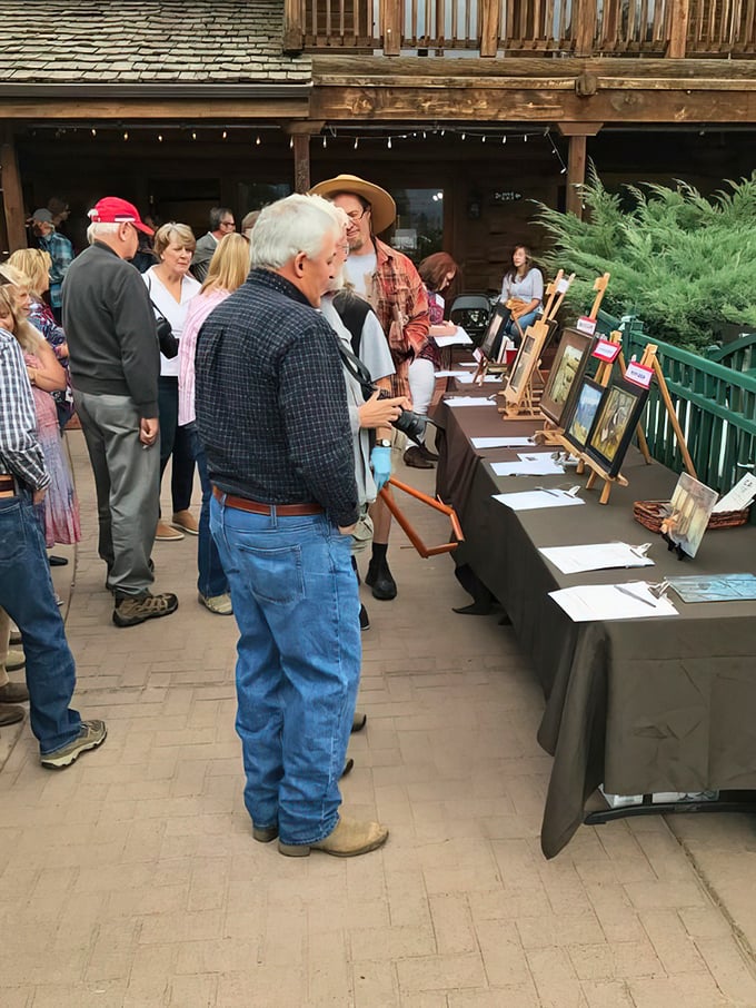 Art shows bring together creators and collectors in Joseph's vibrant cultural scene. Where western tradition meets contemporary creativity with a handshake.