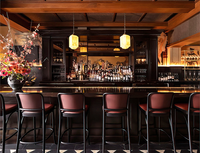 The bar at Izzy's isn't just where drinks are made; it's where San Francisco stories are told, retold, and occasionally improved upon.