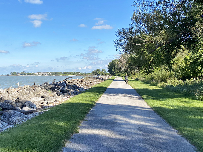 Lakeside cycling paths offer exercise with a view. Burning calories never looked this good&mdash;or came with such spectacular scenery.