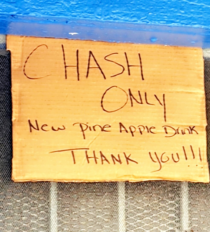 Cash is king at this no-nonsense palace of perfectly fried seafood and comfort classics.