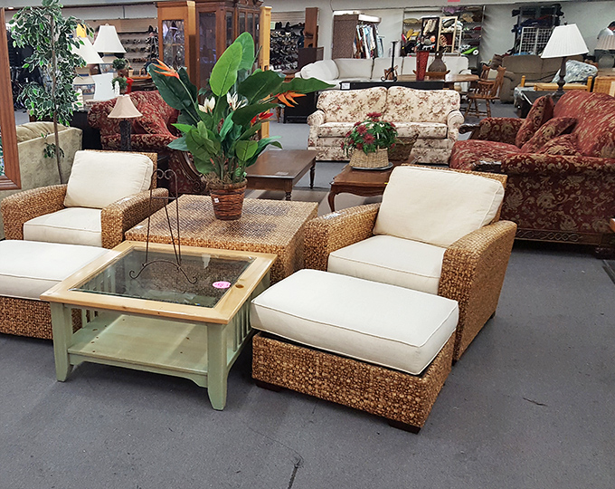 This rattan living room set looks straight out of a coastal design magazine—proof that someone's redecorating whim could become your statement piece.