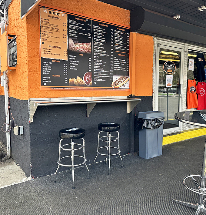 Counter seating for the serious eaters who can't wait to dig in. Two stools, one mission: sandwich.