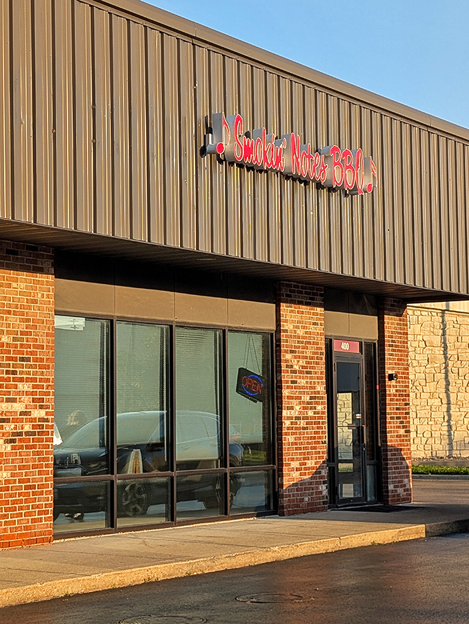 Sunlight catches the Smokin' Notes sign like a spotlight on a headliner, beckoning hungry travelers from miles around.