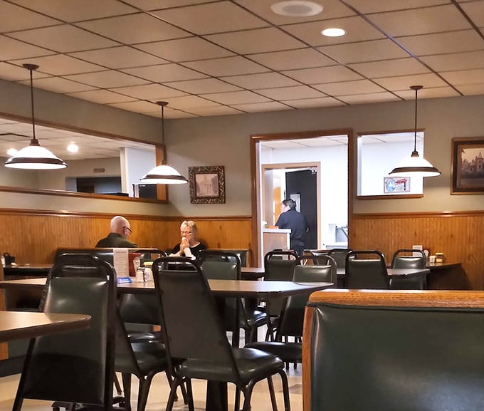 The dining room layout&mdash;an exercise in practical comfort. Every seat offers equal opportunity access to the pie case and coffee refills.