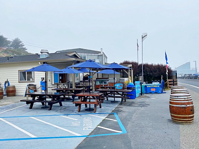 Al fresco dining with a side of sea breeze. These picnic tables have hosted more seafood celebrations than a maritime festival.