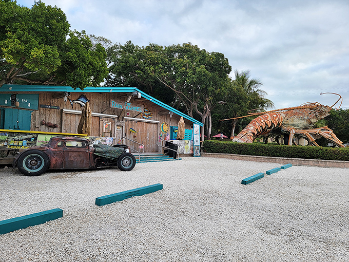 A welcoming "Caf&eacute;" sign beckons hungry travelers to refuel after their photo session with America's most famous fiberglass crustacean.