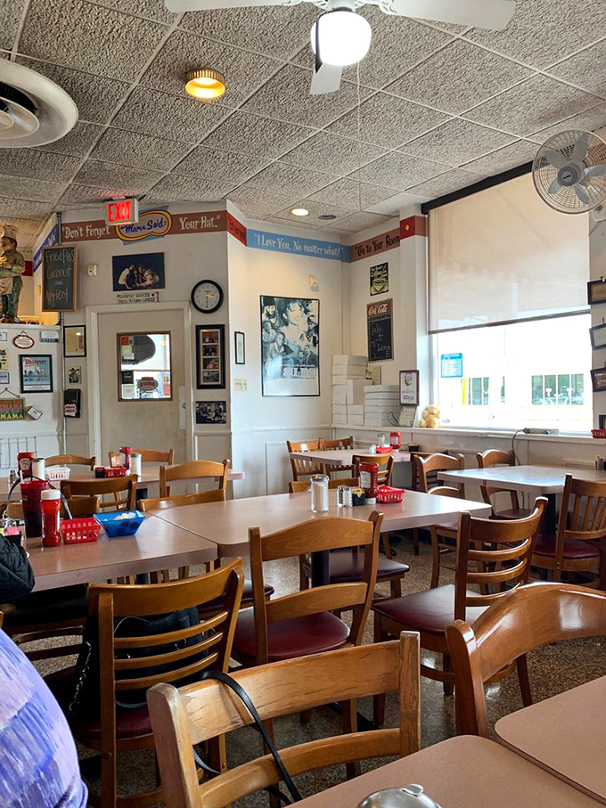 The dining room hums with conversation and silverware clinks&mdash;a symphony of satisfaction conducted by hungry Dallasites.