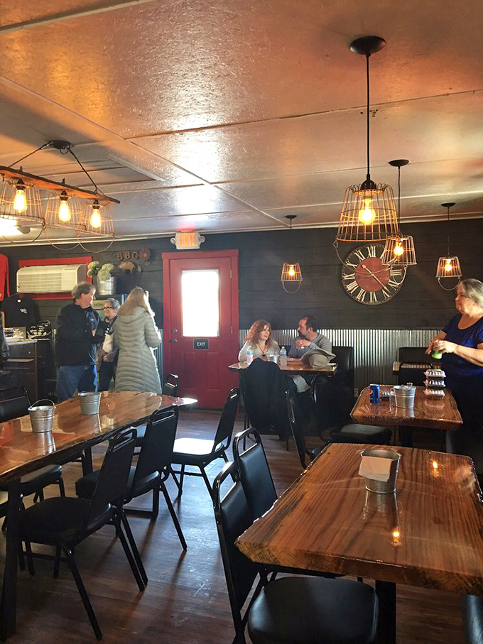 Industrial-chic meets down-home comfort in this dining room. Those live-edge wooden tables have witnessed countless BBQ epiphanies.
