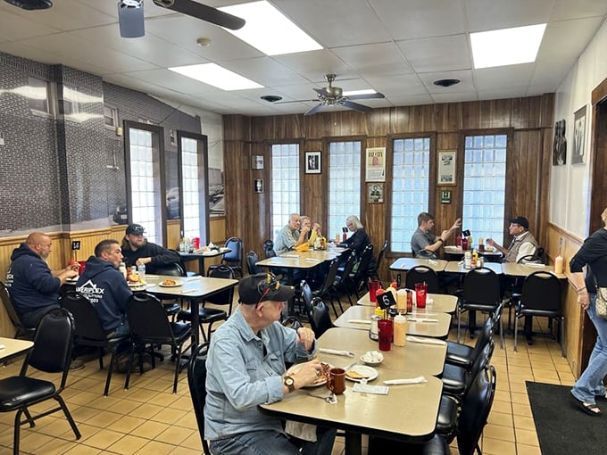 The dining room hums with the satisfied murmurs of Cleveland's sandwich connoisseurs. Notice the absence of phones&mdash;everyone's hands are busy with more important matters.
