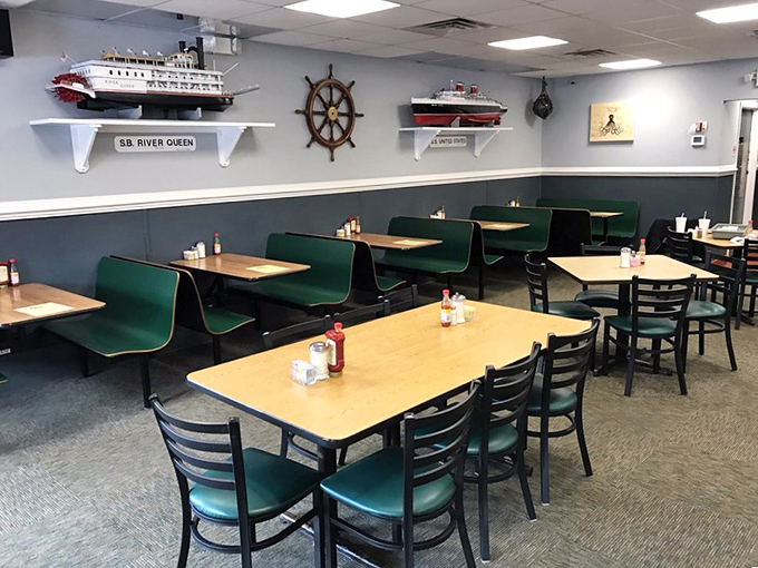 Nautical touches like model ships and a captain's wheel remind you that the ocean is nearby, even as you dive into land-locked comfort food.