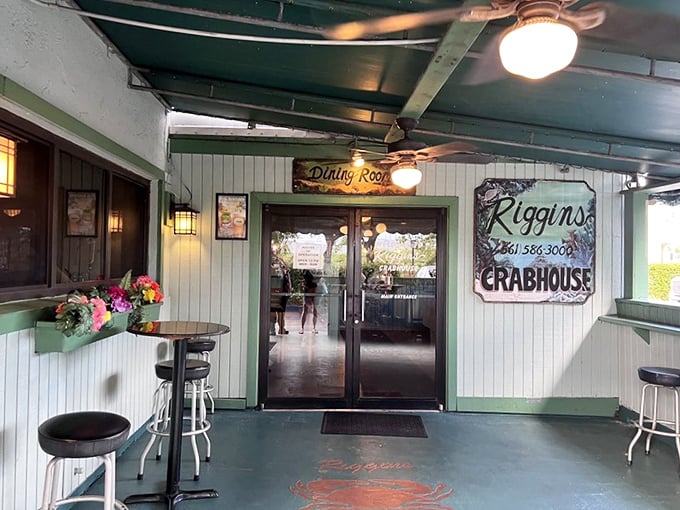 The entrance to Riggins promises seafood nirvana with its no-nonsense approach&mdash;just follow the "Dining Room" sign to crab paradise.