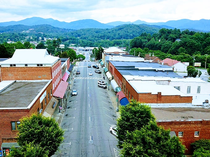 Brick storefronts, tree-lined streets, and mountain views&mdash;Franklin&rsquo;s downtown offers small-town charm with breathtaking Blue Ridge beauty just beyond the horizon.