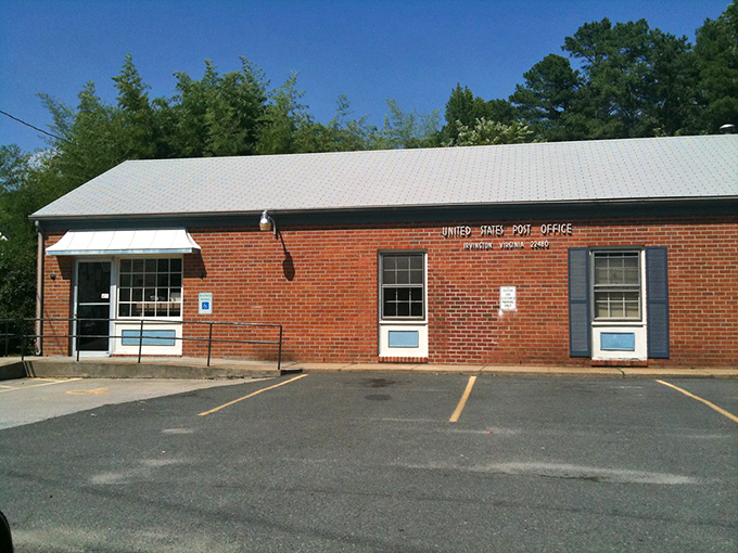 Irvington's charming streets are made for strolling, not rushing&mdash;a concept the locals have perfected over generations.