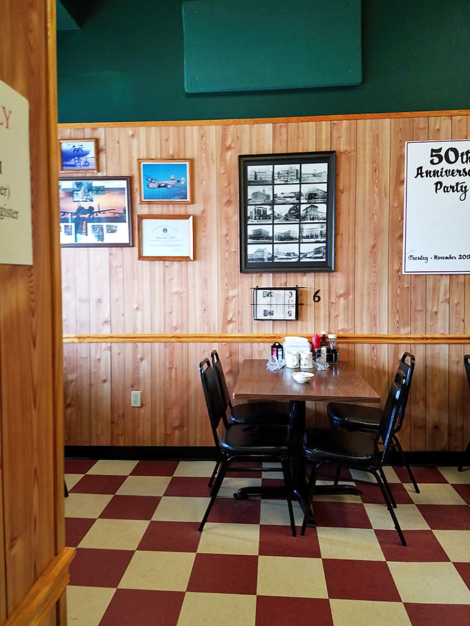 Every table tells a story, and the wood-paneled walls have absorbed decades of Carbondale history, one breakfast conversation at a time.