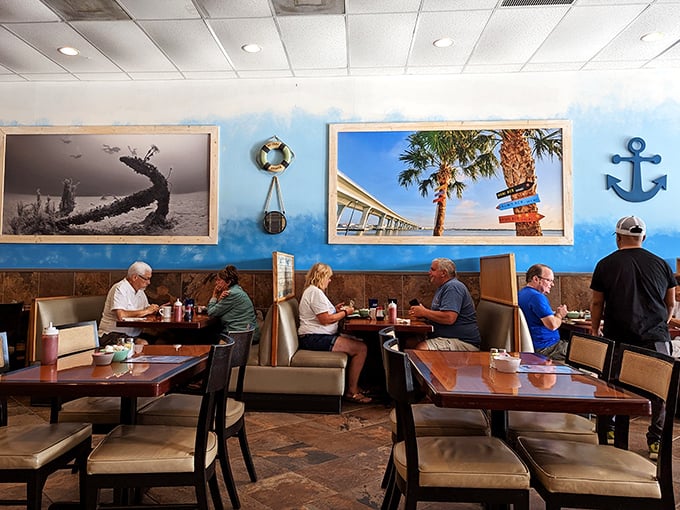 The breakfast crowd knows&mdash;these booths have witnessed countless "mmms" and "you've got to try this" moments.