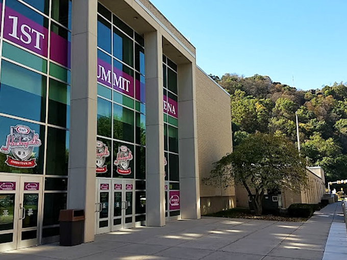 The War Memorial honors heroes while offering free reflection in beautiful, budget-friendly surroundings.