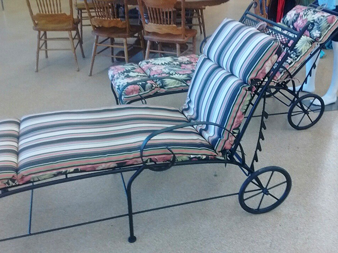 Poolside luxury without the resort price tag. These vintage chaise lounges are ready for their summertime comeback tour.