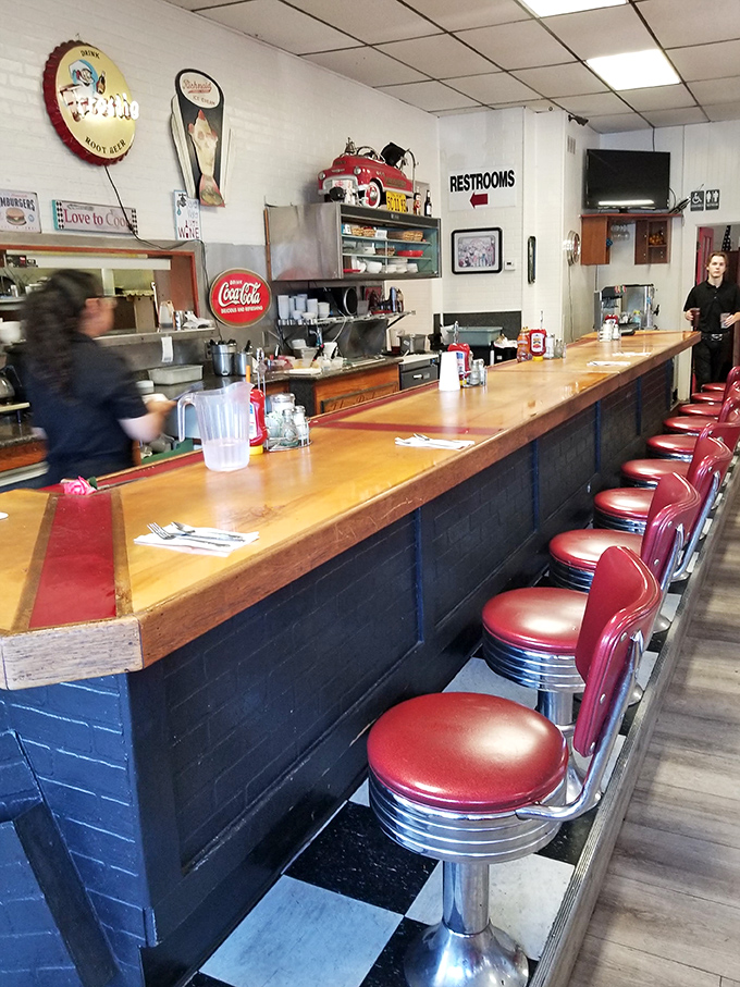 These counter seats have witnessed first dates, business deals, and countless "I shouldn't but I will" dessert decisions over the decades.
