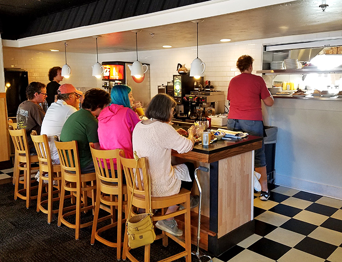 That patriotic "Seaside" sign says everything about American comfort food done absolutely right and proper.