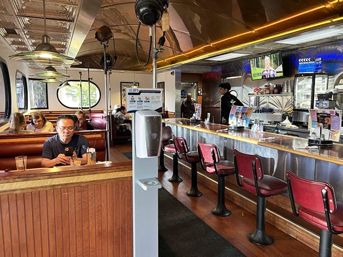 Where strangers become supporting characters in your dining story&mdash;classic booths, counter service, and the unmistakable buzz of satisfied customers.