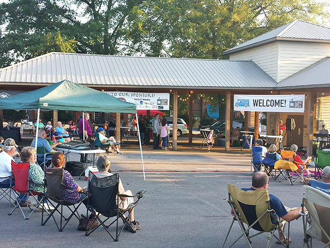 The farmers market brings together the best of local bounty and neighborly conversation&mdash;where shopping isn't just an errand, it's a social event.
